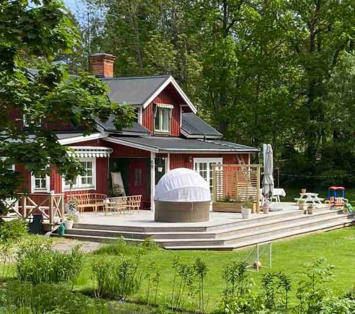 Fantastiskt Hus 100 M Från Havet - Suède