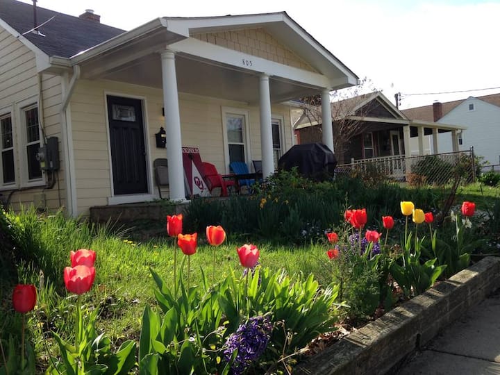 Metro, Clarendon Nightlife! (Middle Room) - Arlington, VA