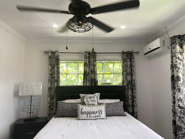 Seagrape Villa - Nassau