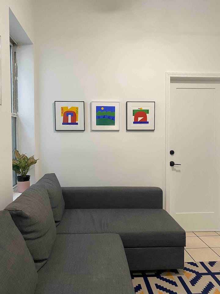 Centrally Located Unit In E Pilsen's Art District - New City - Chicago