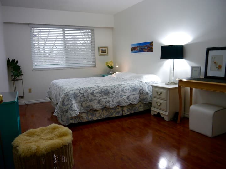 Park View. Spacious Bright @ 29ave Skytrain - Vancouver