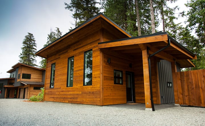 Tree Fern Guesthouse: Walk To The Beach! - Tofino