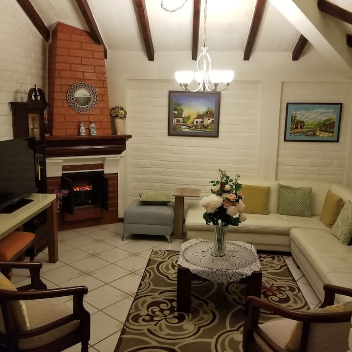 Casa Familiar Y Acogedora En Baños Con Luz 24/7 - Banos