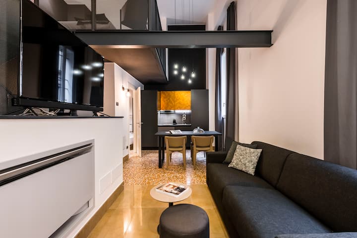 Industrial Spacious Loft - By Design Club - Bologna