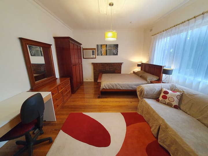 Sunbury Central Large Double Room - Sunbury