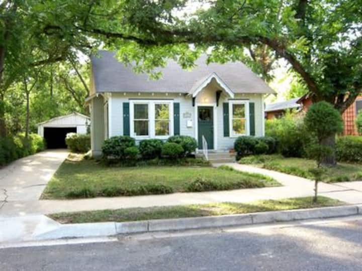 Total Charm In Historic Hyde Park At Ut & Downtown - Austin, TX