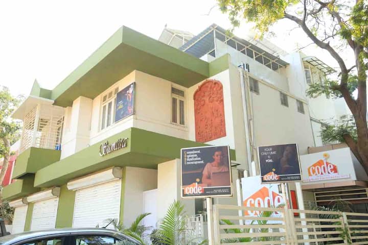 Code Room No 8 Double Bed With Pantry - Ahmedabad