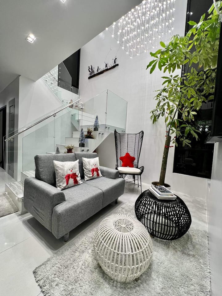 Cheerful 3 Bedroom House With Pool - Laiya