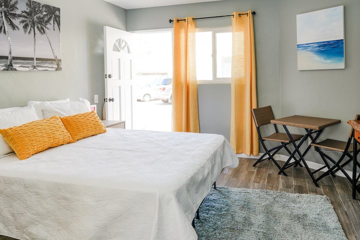 Bayside Breeze - Studio Steps To Bay & Beach - San Diego, CA