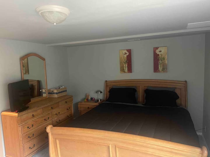 Total Floor-big Room&king Private-bath,entry,patio - Colorado Springs, CO