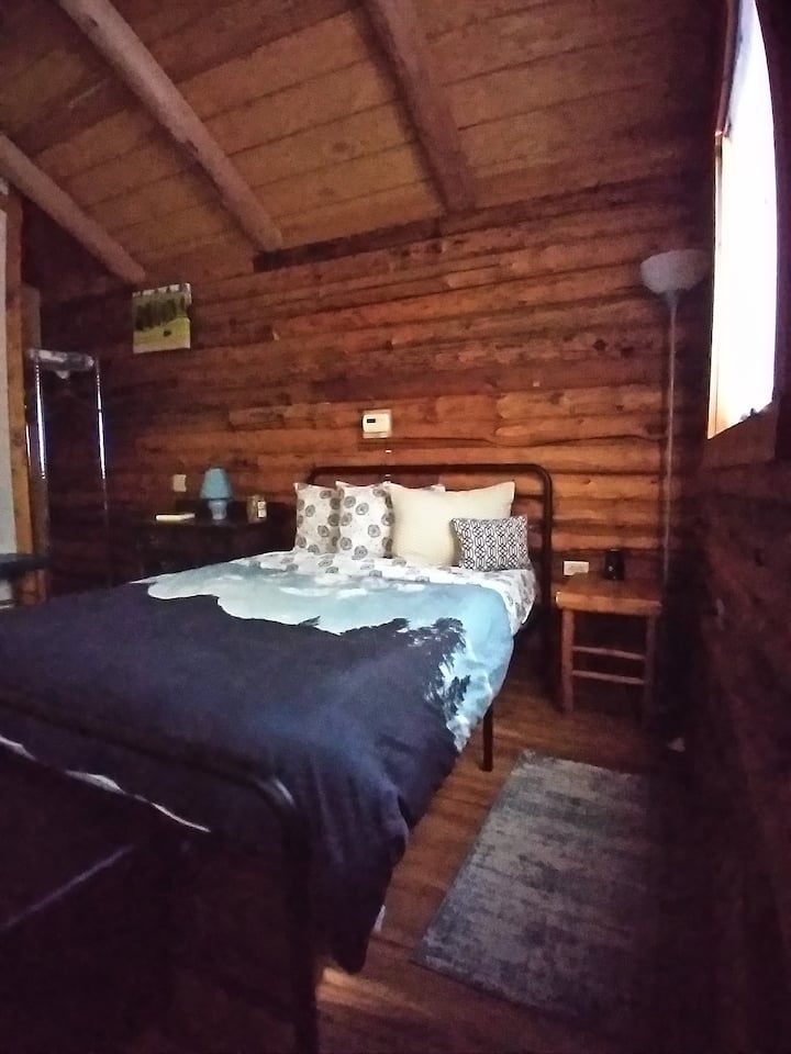 Rusty Hinge Cabin 2 - Yellowstone National Park