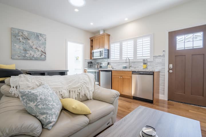 Private & Gated Guesthouse: Bath, W/d, Kitchen - Los Gatos, CA