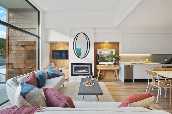 Alpine View Penthouse | Sunny Balcony - Queenstown