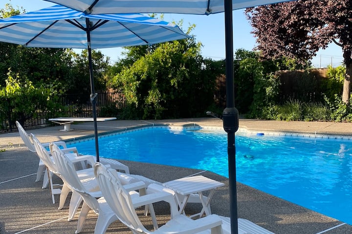 Stylish Studio Apartment, Pool, 40 Min To Sequoias - Visalia, CA