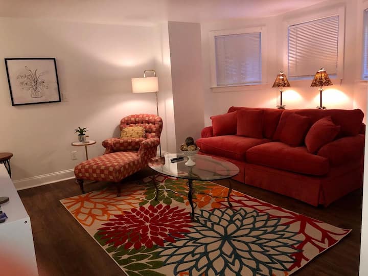 Cozy & Chic Apartment In The Heart Of Mount Vernon - Baltimore, MD