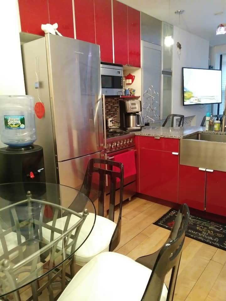 Best Of Nyc! Location And Lux Apt 1 Bed 
& Sofabed - Queens, NY