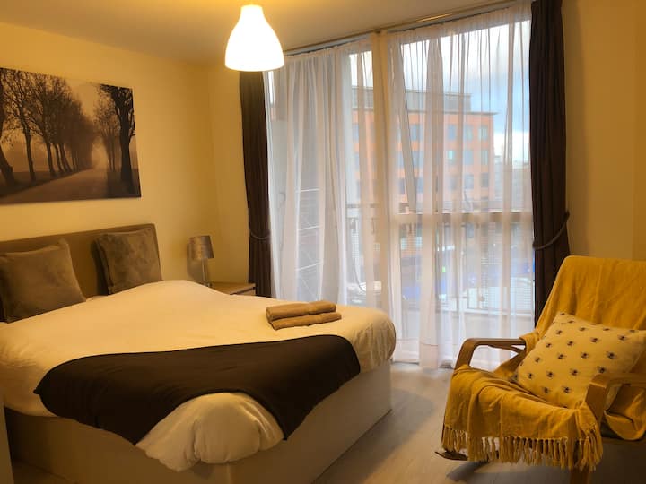 Modern 1 Bed Apartment In City Centre With Balcony - Birmingham