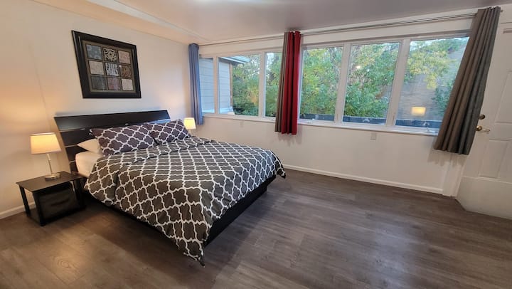 Spacious Colorado Basecamp Great Location! - Lakewood, CO