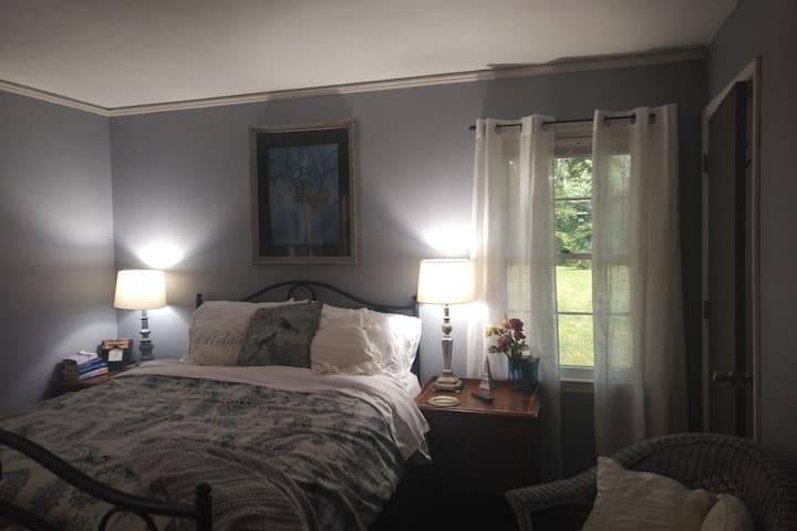 Stone Mountain Lilburn: A Serene Retreat - Stone Mountain, GA