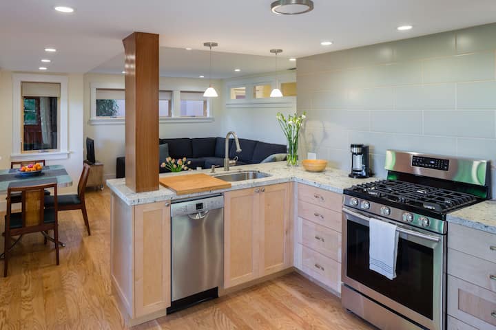 Spacious Gourmet Neighborhood Retreat - Berkeley, CA