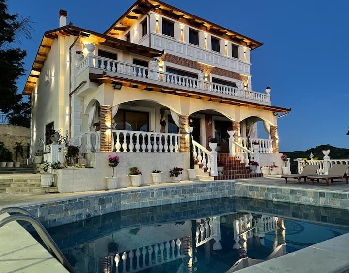 Peqin Alloggi e case vacanze - Elbasan County, Albania | Airbnb