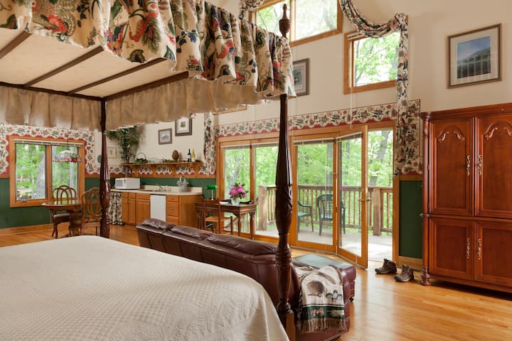Deep Woods Cottage - Iris Inn & Cabins - Waynesboro, VA