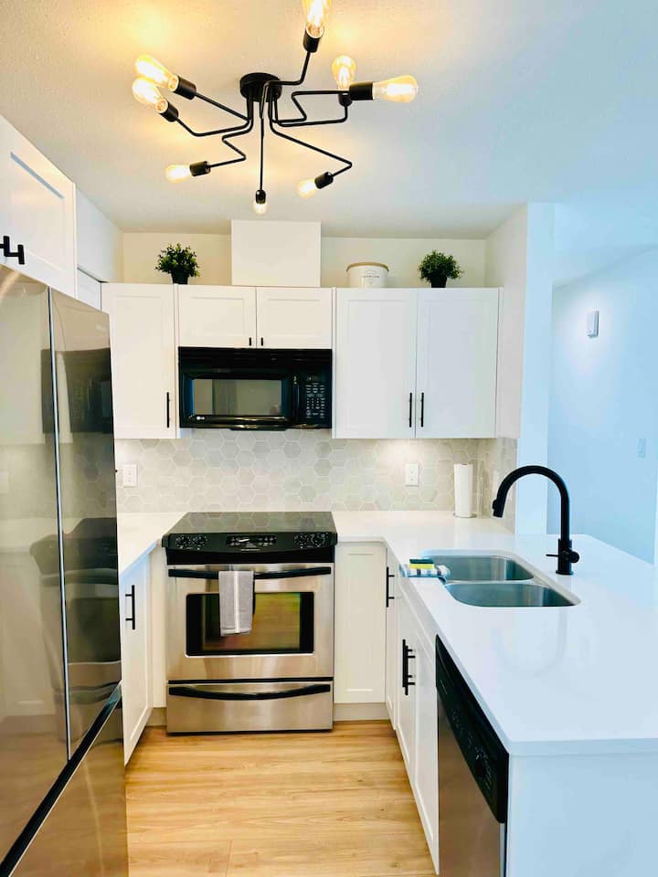 Perfectly Located Quality Downtown Victoria Home - Victoria, Canada
