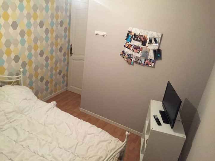 Chambre Sympa Ds Maison Individuelle Ds Résidence - Lens, France
