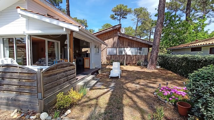 Chalet Bois Sous Les Pins Dans Un Centre Naturiste - Vendays-Montalivet