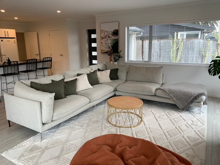 Comfortable Family Home, Minutes From The Beach - Papamoa