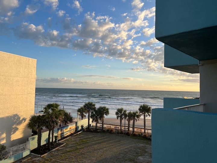 Condo With A Spectacular View On The Beach - Daytona Beach, FL