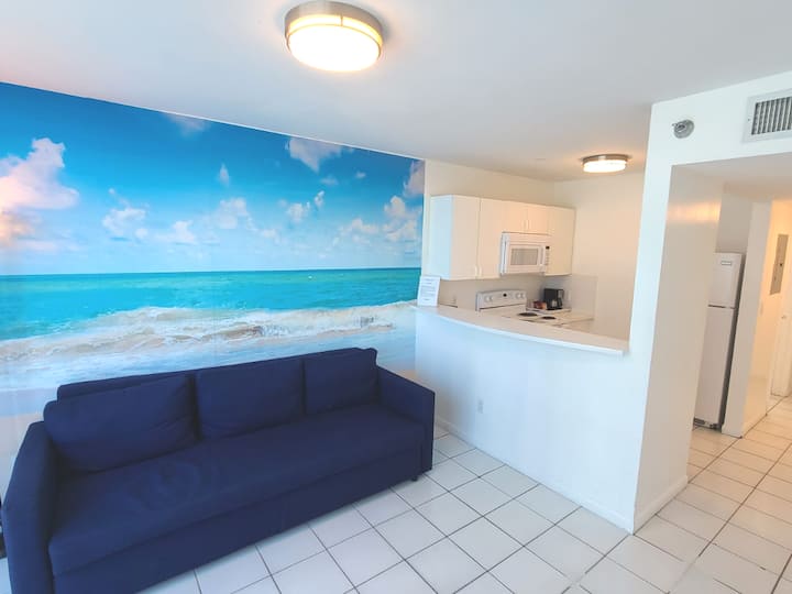 Unique Oceanview Direct Beach And Terrance Access - Miami Beach, FL