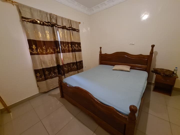 Chambre Ventilée Sans Douche Interne Kipe - Guinea