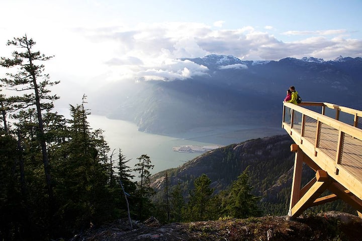 Ambleside: Best Schools, Beaches And Neighbourhood - Horseshoe Bay