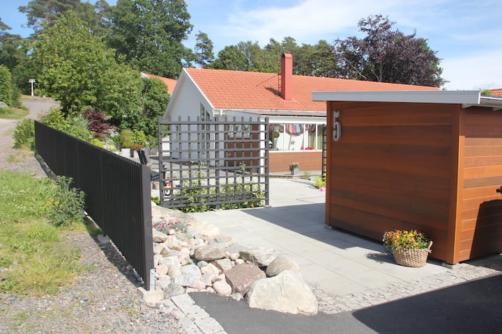 Cosy Villa, Only 8 Minutes Walk From The Ocean - Onsala