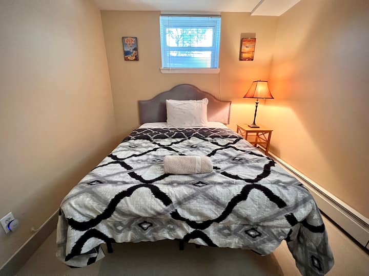 Stylish Apartment In Flushing: Close To All! - Port Washington, NY