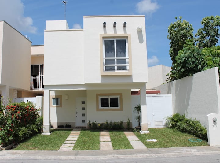 Cancún A Excelente Precio!! Casa Tulipanes Tu Casa - Cancún