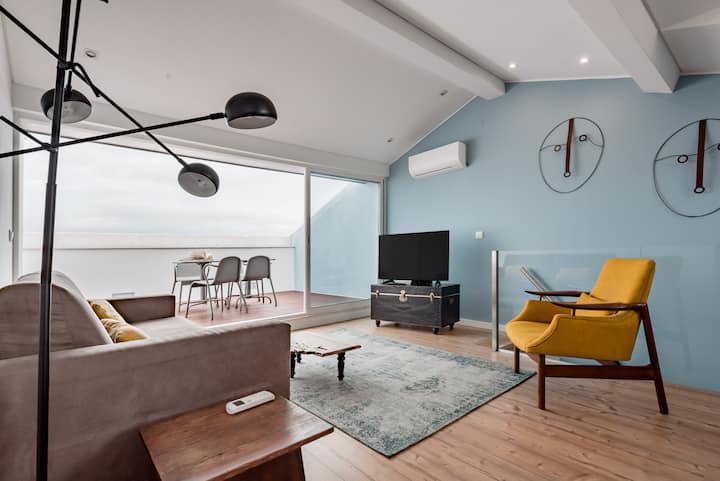 Renovated Top-floor Flat With Sweeping Views Of The River - Lisboa