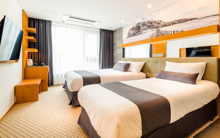 [Asia Hotel Jeju] 디럭스 트윈 #공항 10분 #이동성 좋은 가성비호텔 - Jeju-si
