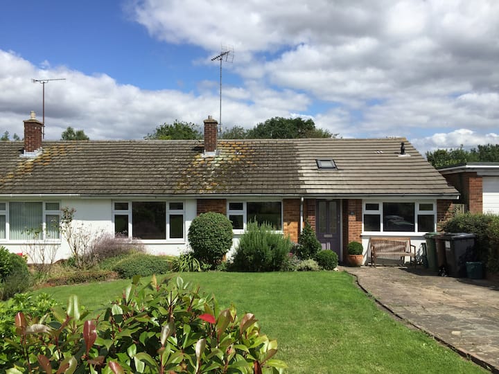 Delightful Bungalow, Adaptable, Sleeps Max Four - Harpenden