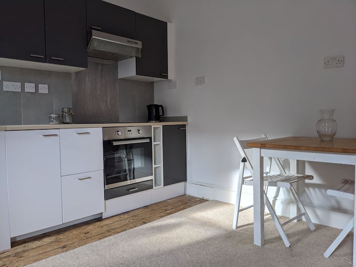 Sunny One Bedroom Home 4 People - London