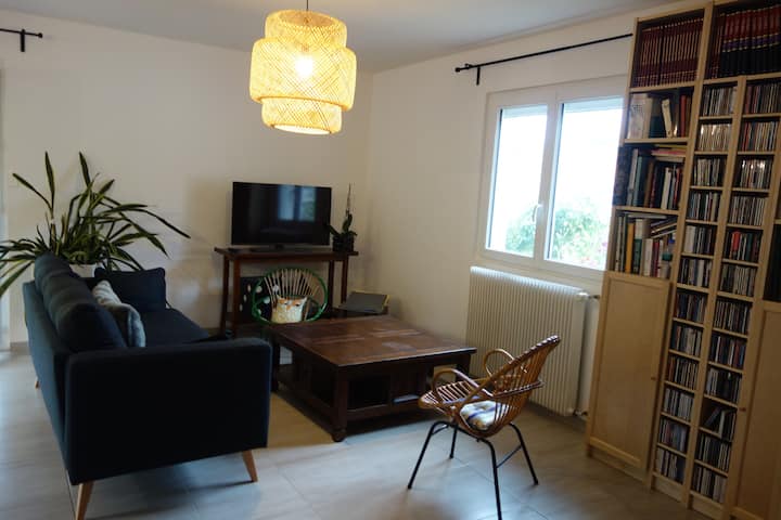 Chambre Dans Maison Proche De Clermont Ferrand - - Aydat
