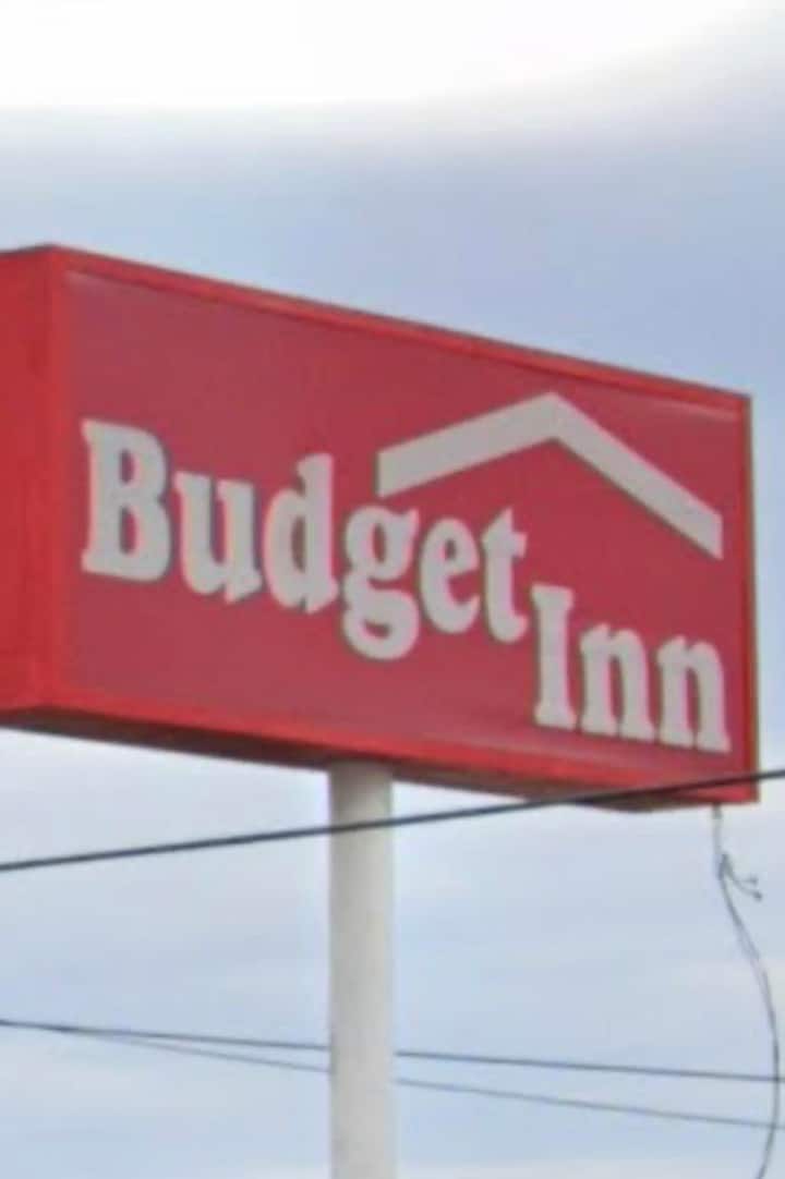 On A Budget Stay At The Budget! - Saint Joseph, MO