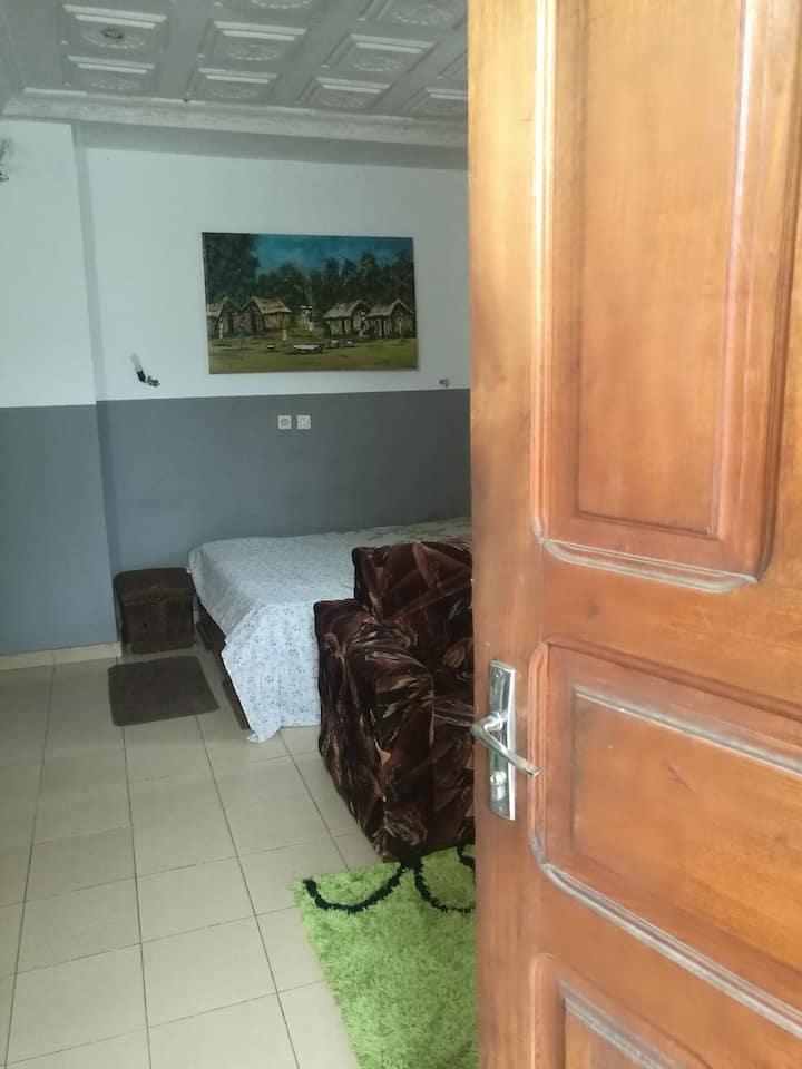 Studio Moderne Dans Une Ambiance Africaine - Pointe-Noire