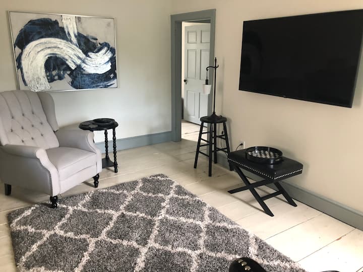 “The Loft At Lederach”  Upscale Historic Charm - Evansburg State Park, Collegeville