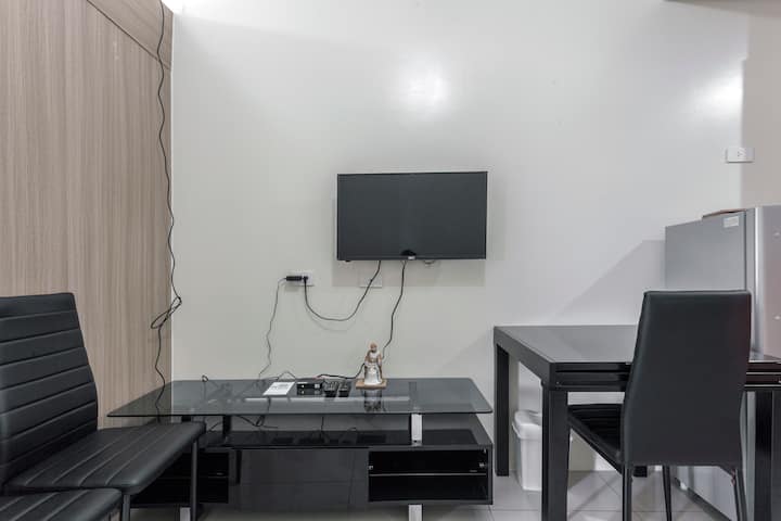 Rd Breeze Condo W/balcony Netflix Disney & Seaview - Manille