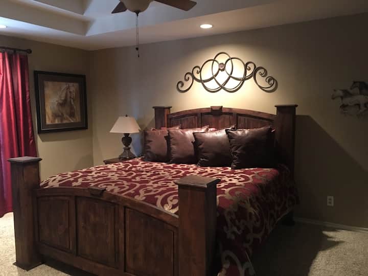 The Mustang - Luxury W/ A Balcony - Uvalde, TX