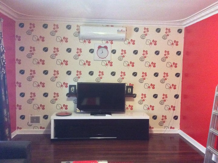 3 Bedroom House Next To The Station - Perth