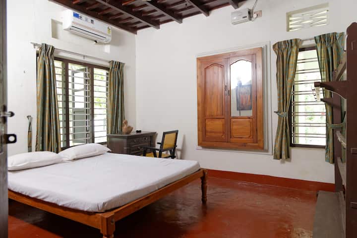 Water Front For 20 Guests Near Back Water Ripples - Kumarakom
