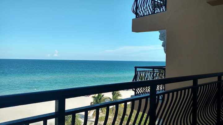 Oceanview Condo In La Playa - Hollywood, FL